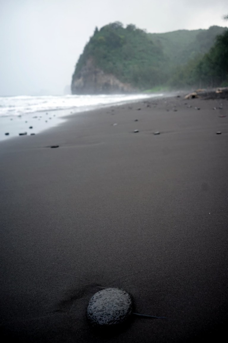 6 Black Sand Beaches on the Big Island That You'll Never Forget